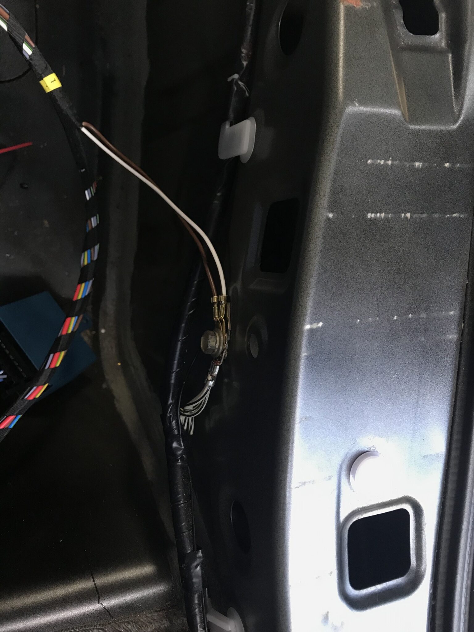 Nachrüsten einer Anhängerkupplung beim Toyota Avensis T25 - Steinhof T ...
